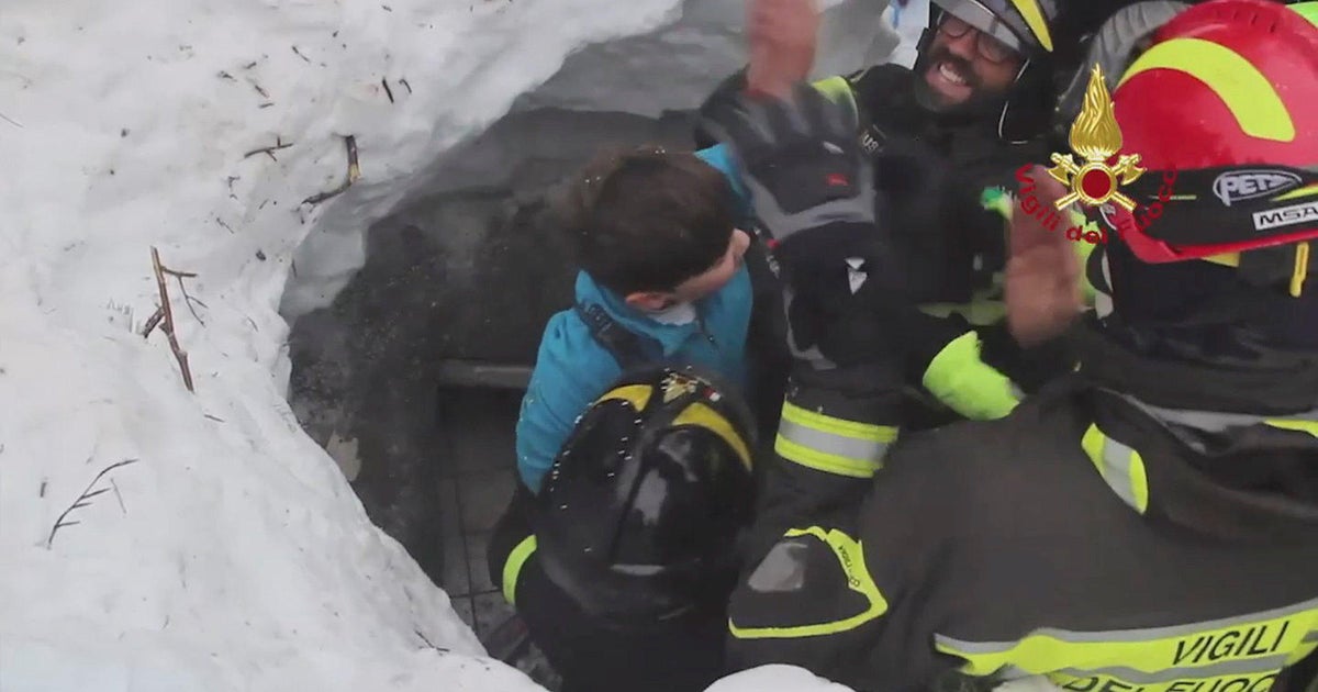 Avalanche in Italy: Search for survivors trapped in Hotel Rigopiano in ...