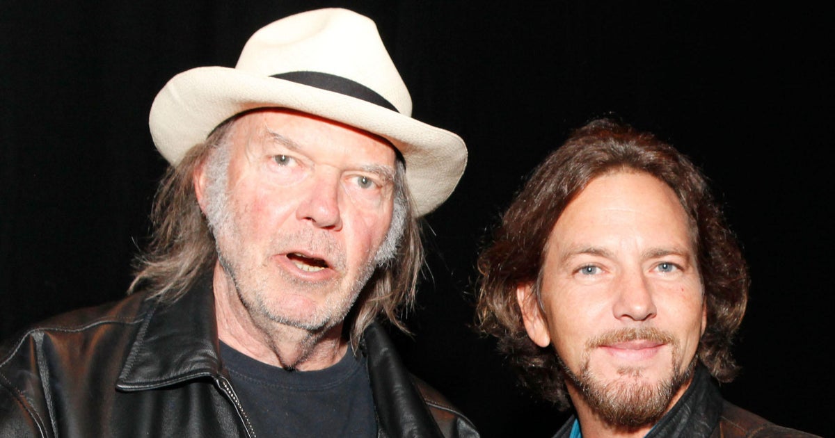 Neil Young to induct Pearl Jam into the Rock and Roll Hall of Fame ...
