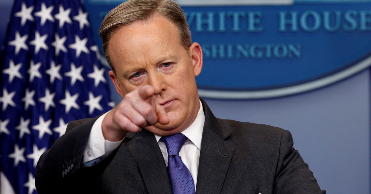 Sean Spicer reports to Pentagon for Navy Reserve duty, sporting his ...