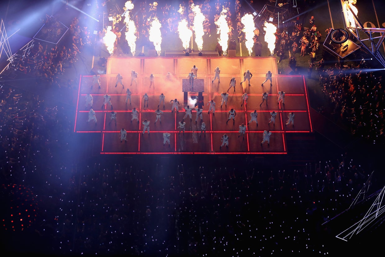 Lady Gaga takes stage at Super Bowl halftime show 2017