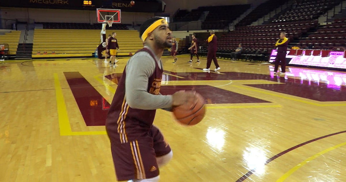 Diminutive college basketball star defying the odds and piling on the ...