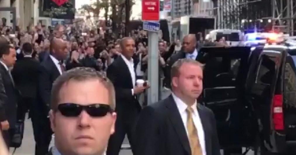Obama spotted outside NYC Starbucks, greeted by cheering crowd - CBS News