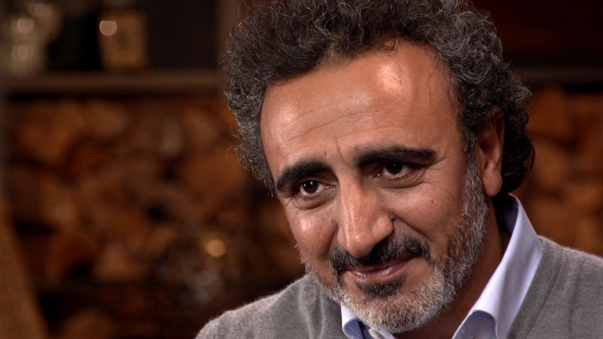 Chobani founder stands by hiring refugees - CBS News