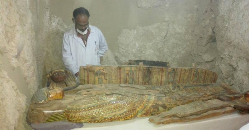 Archaeologists in Egypt open ancient tomb, find 1,000 statues - CBS News