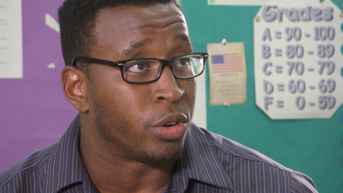 Teen who lost his hands becomes unlikely basketball hero - CBS News