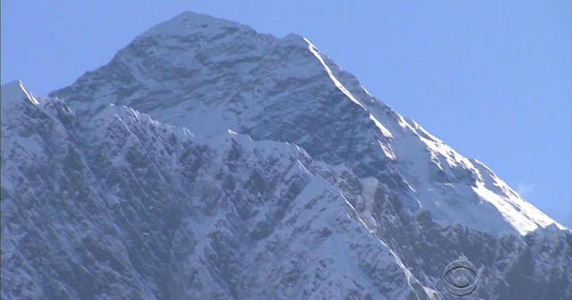 Four climbers found dead in "death zone" on Mount Everest - CBS News