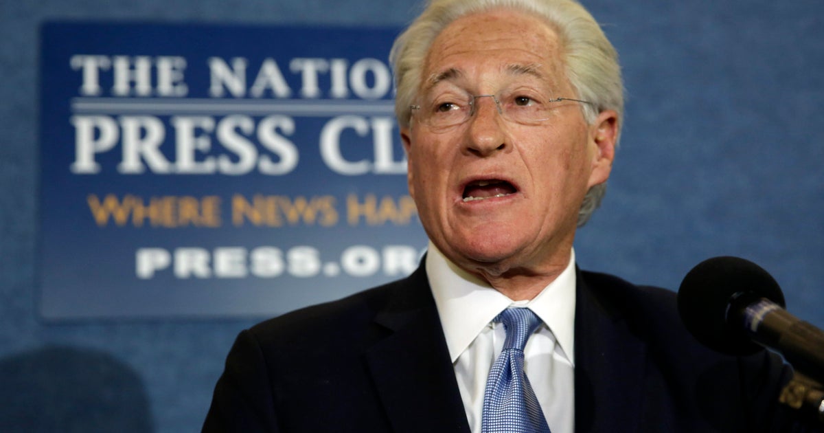 Marc Kasowitz and Mark Corallo depart Trump's legal team - CBS News