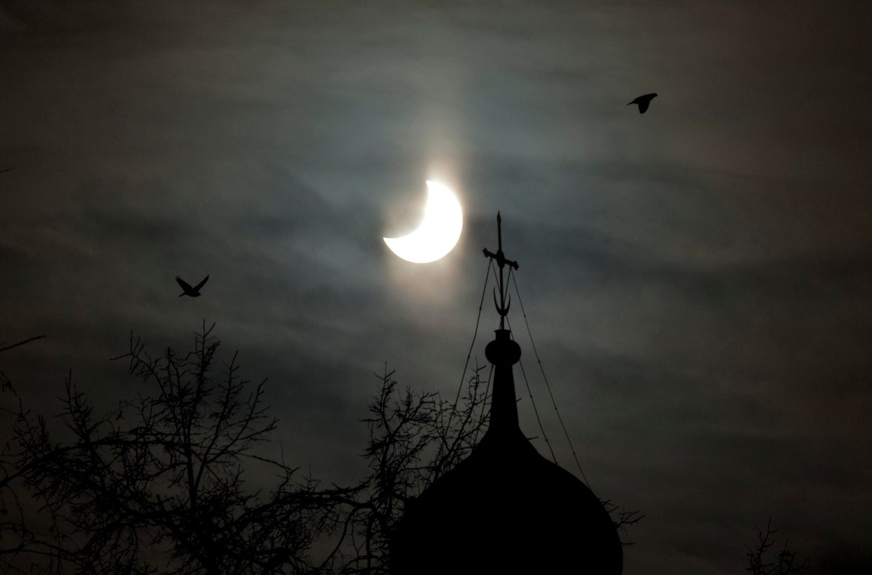 Dazzling solar eclipse photos that won't fry your eyes