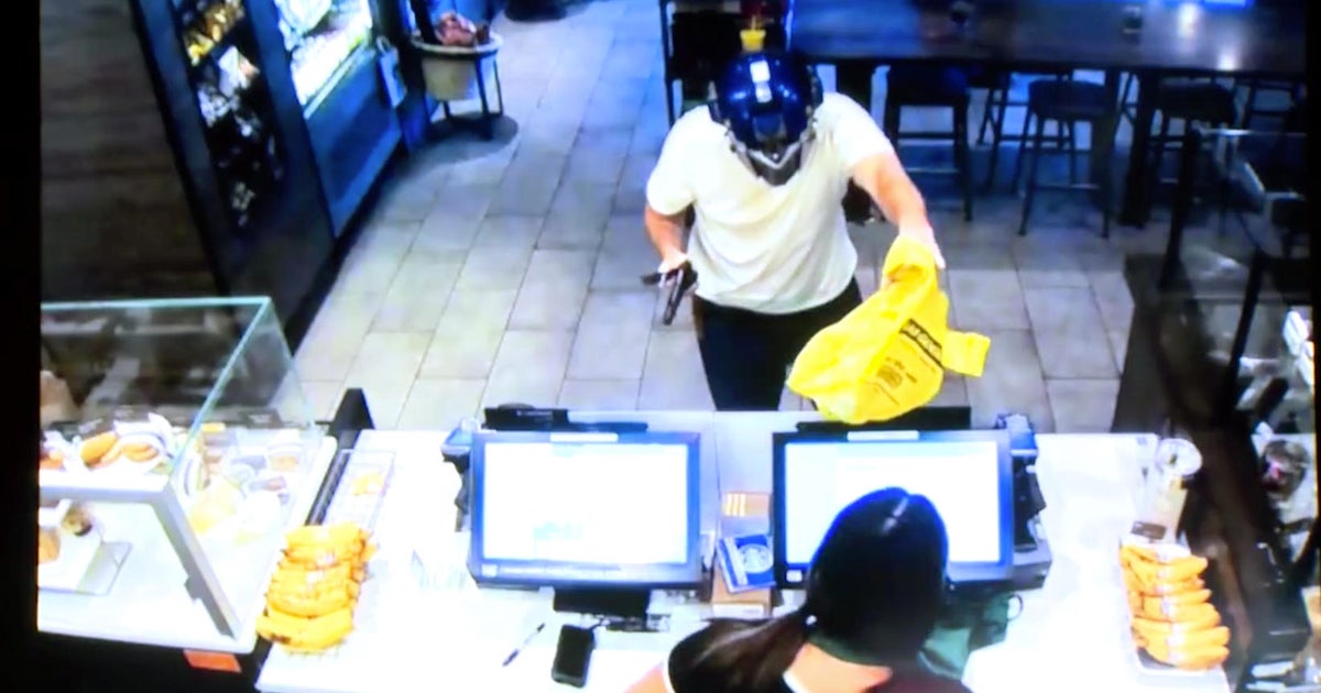 Dramatic video shows Starbucks customer fighting off armed robber - CBS ...