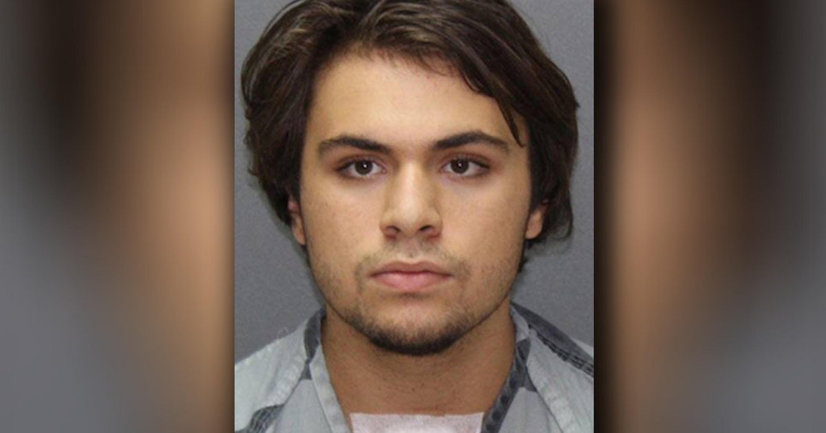 Teen charged with murder for allegedly killing mother with hammer - CBS ...