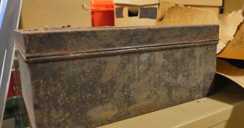 Confederate time capsule in "Johnny Reb" statue held flag, money - CBS News