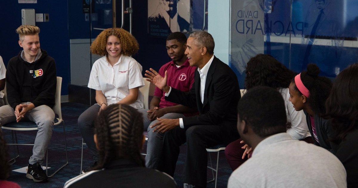 Obama surprises D.C. high school students - CBS News