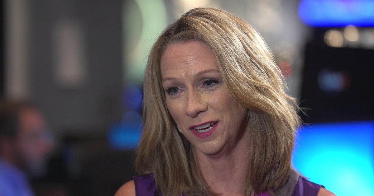 "You really have to want it," Beth Mowins says about breaking NFL glass ...