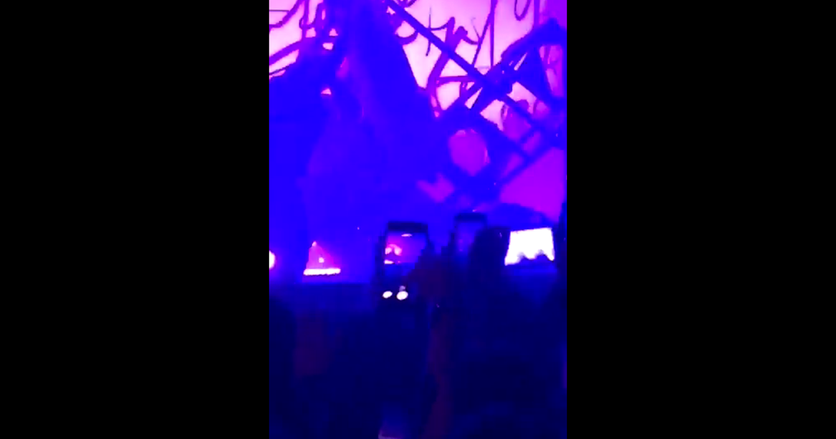 Falling prop collapses on Marilyn Manson onstage in NYC - CBS News