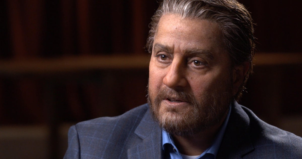 FBI-undercover operative on how he infiltrated al Qaeda - CBS News