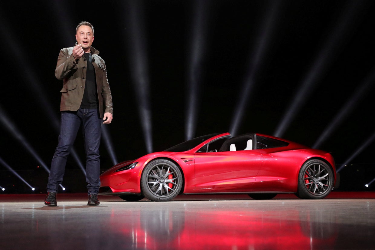 Tesla's electric semi-tractor-trailer unveiled in Detroit - CBS News