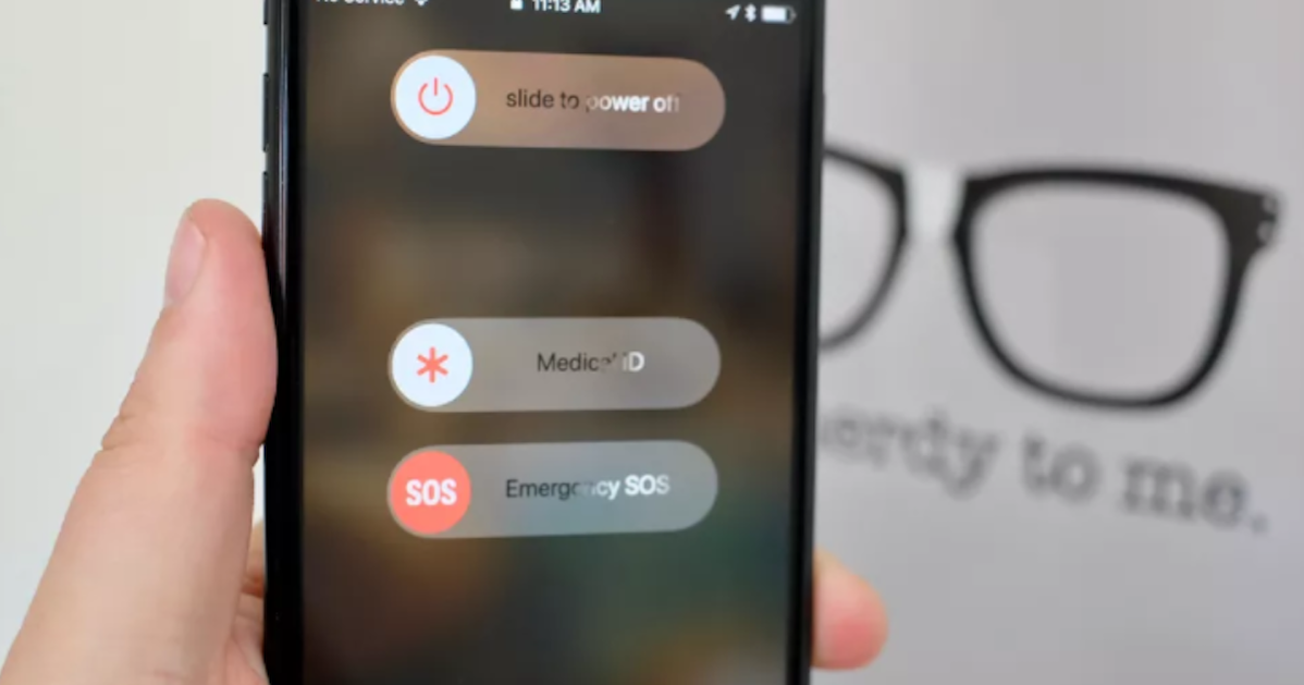 Apple repair center accidentally called 911 about 1,600 times - CBS News