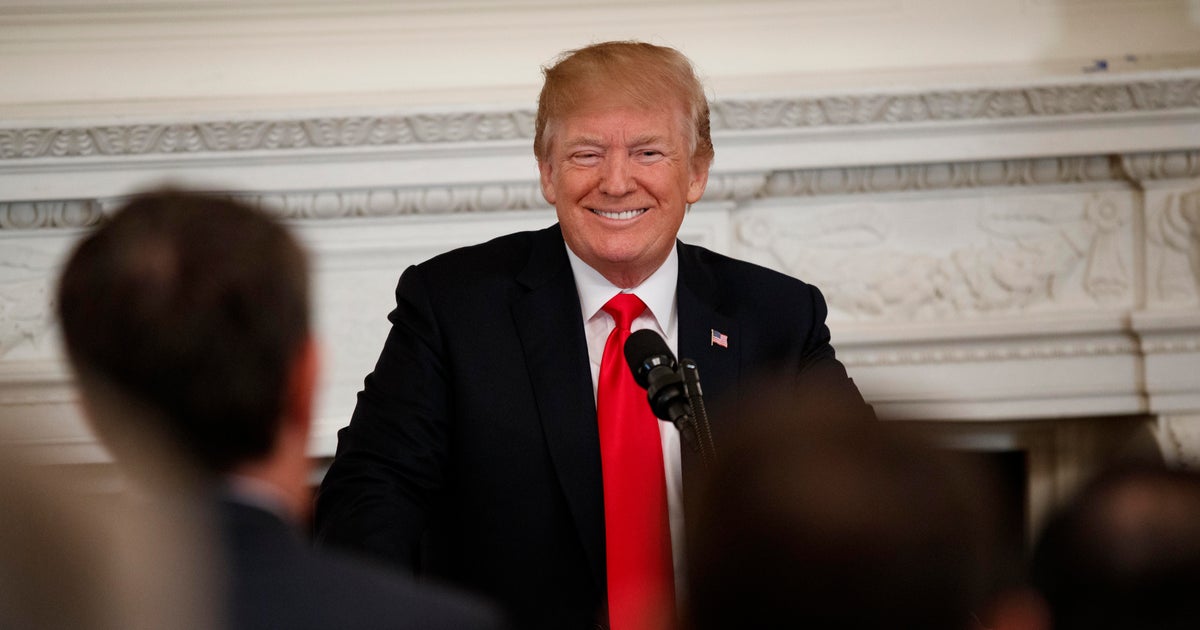 Trump, at Gridiron Dinner, puts aside feud with the media for a night ...