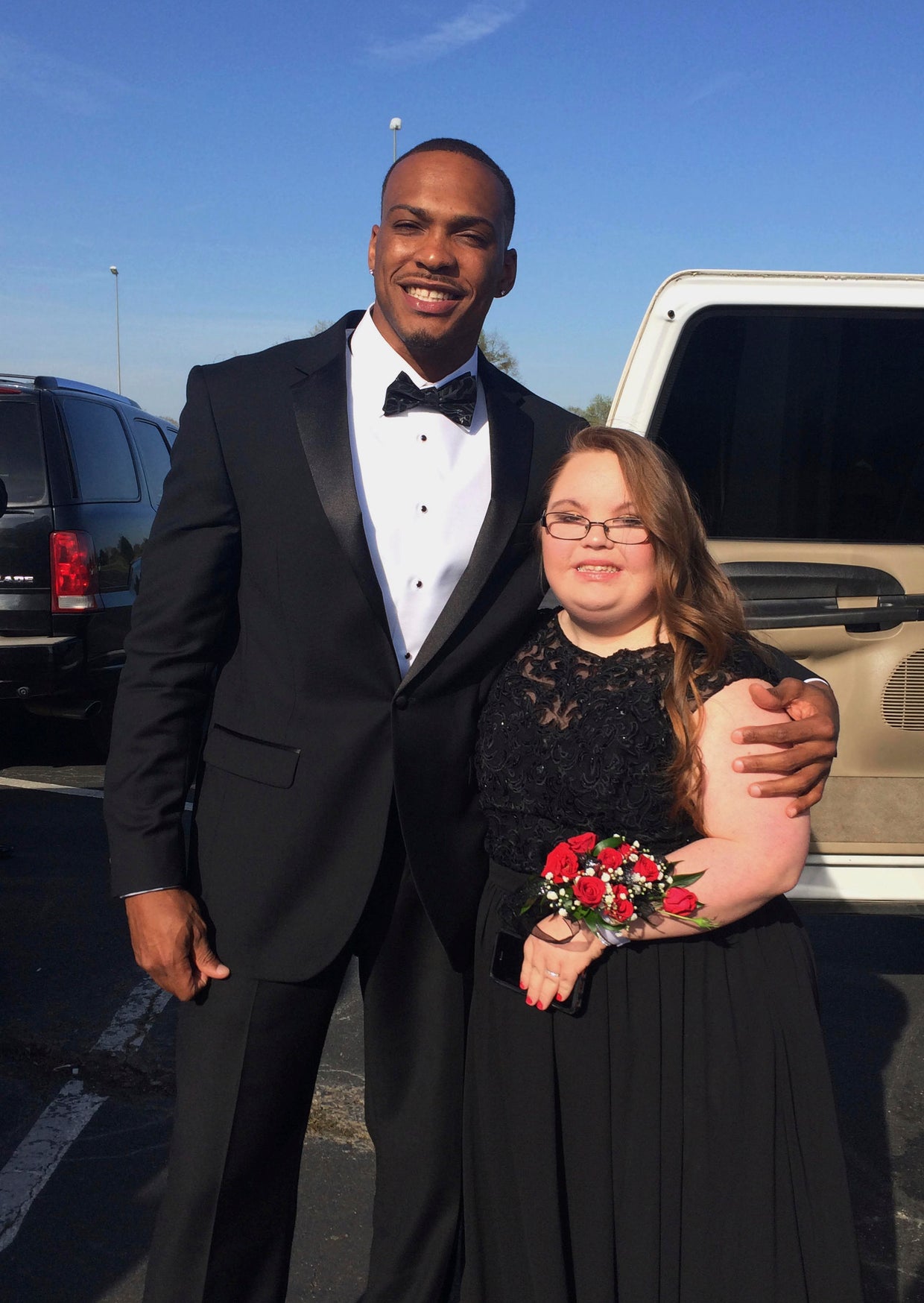 NFL player Don Jones takes teen to prom for special-needs students ...