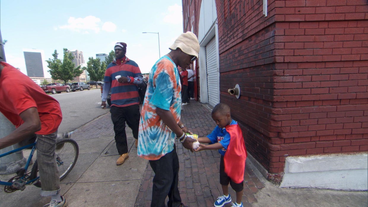 4-year-old superhero using his power to feed the homeless - CBS News