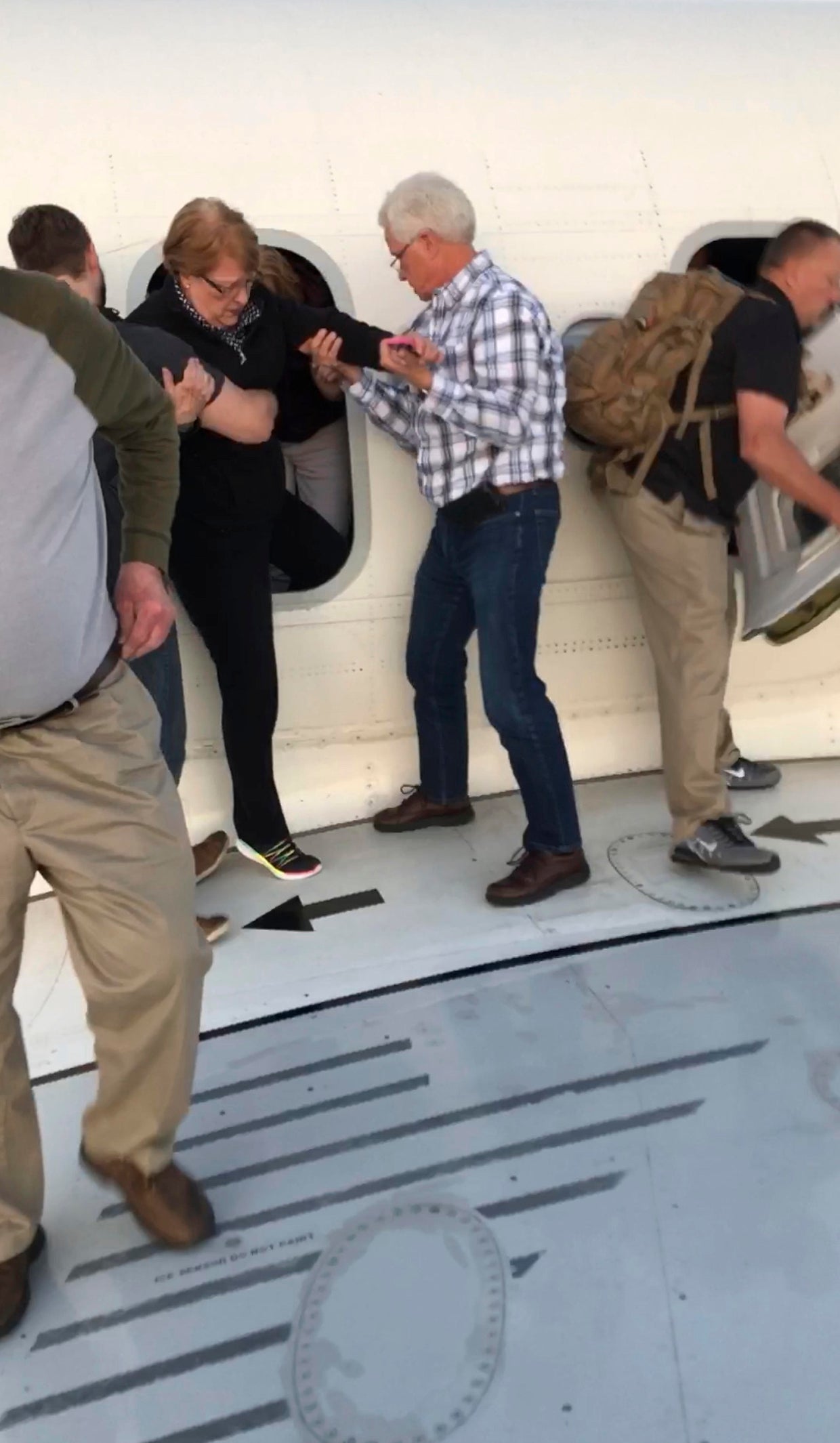 Delta Flight 1854 evacuated in Denver because of smoke in cabin ...