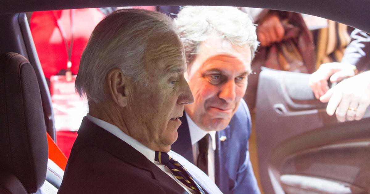 Mark Reuss, General Motors executive, crashes pace car at Detroit Grand ...