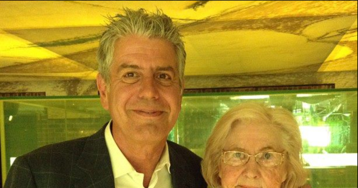 Writer of viral Olive Garden review grateful for Bourdain, who defended ...