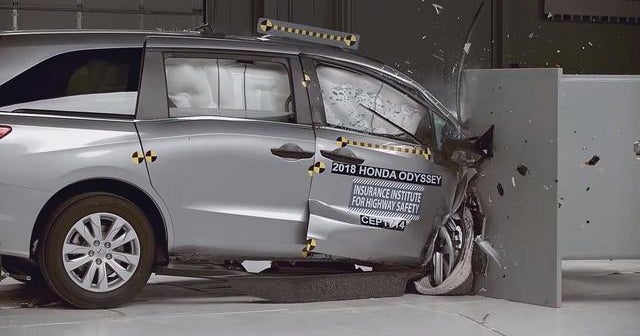 Here's how minivans rank on safety tests - CBS News