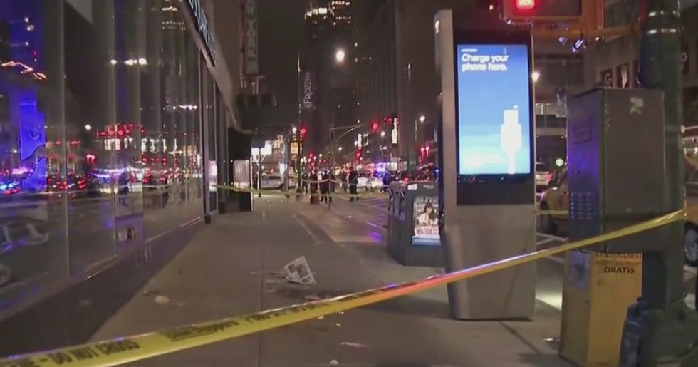 Police Investigate Early Morning Stabbing In Hell's Kitchen - CBS New York