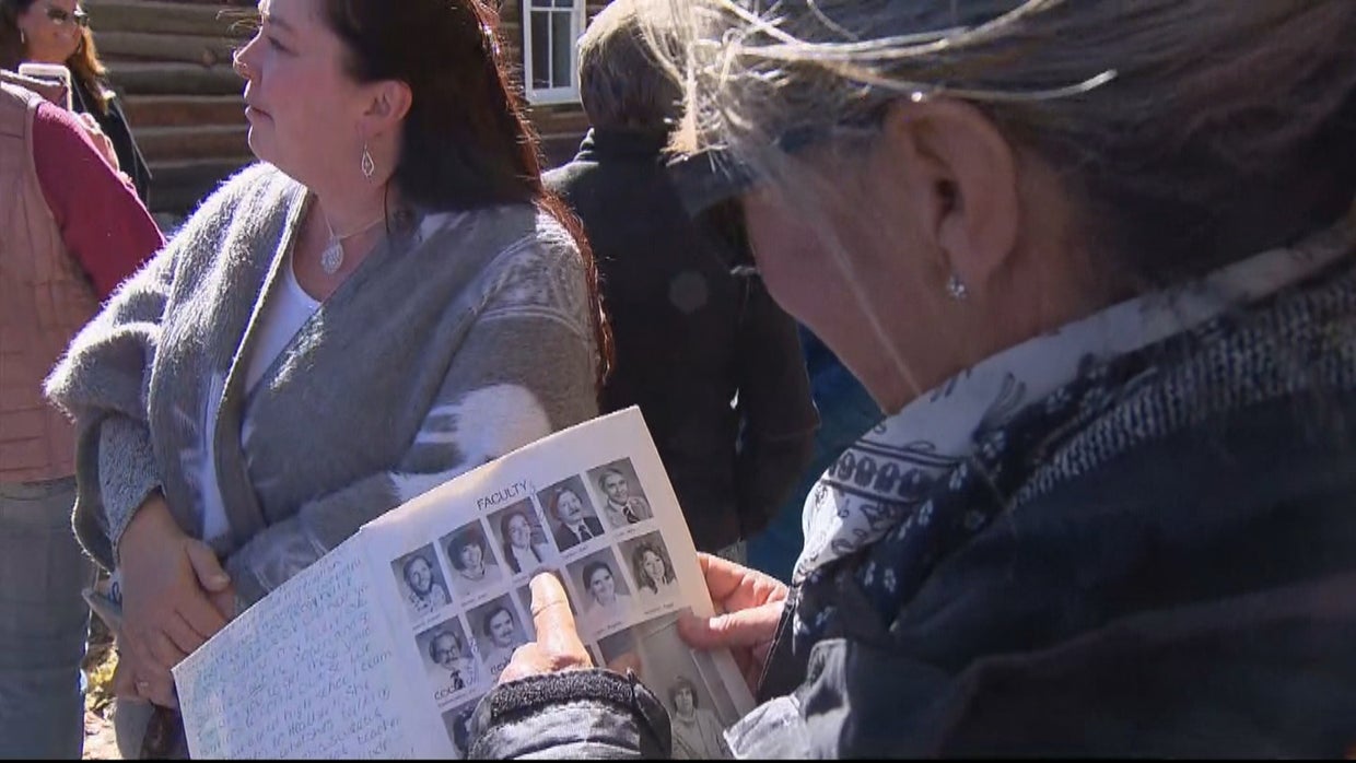 Summit Middle School Class Of 1988 Opens Time Capsule From 1984 - CBS ...