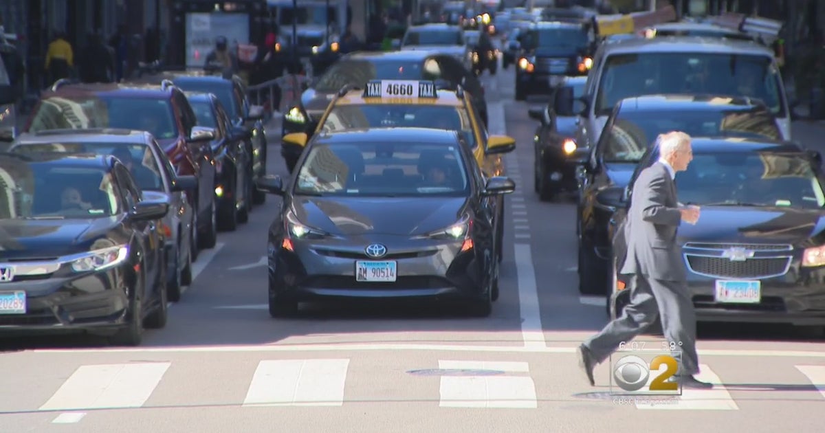Chicago Crosswalks Pit Pedestrians Against Drivers - CBS Chicago