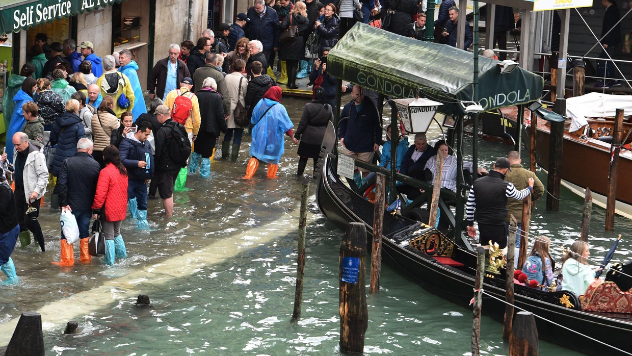 Venice flooding: Three-quarters of Venice underwater as city hit by ...