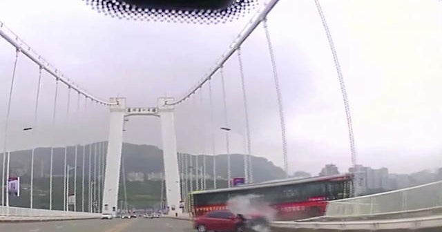 Dramatic video shows bus plunges off bridge after driver, passenger ...