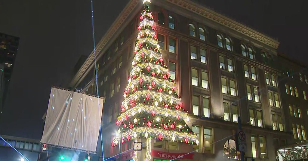 Thousands Flock Downtown For Light Up Night Festivities - CBS Pittsburgh