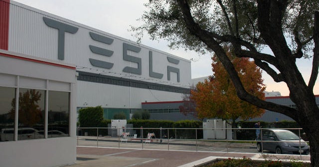Tesla CEO Elon Musk's light-bulb moment - CBS News