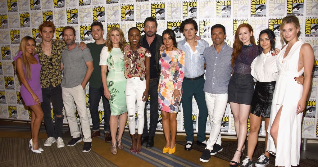 Kelly Ripa Uses Mark Consuelo's 'Riverdale' Family For Their Holiday ...