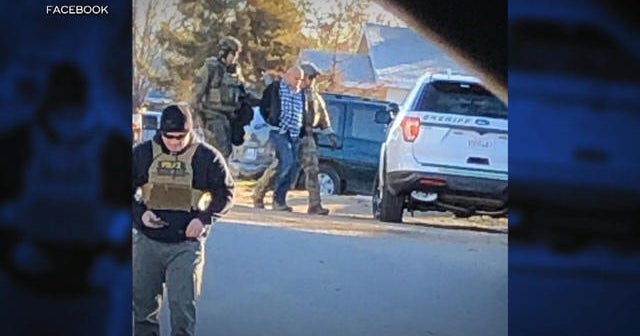 Suspected cop killer caught after manhunt - CBS News