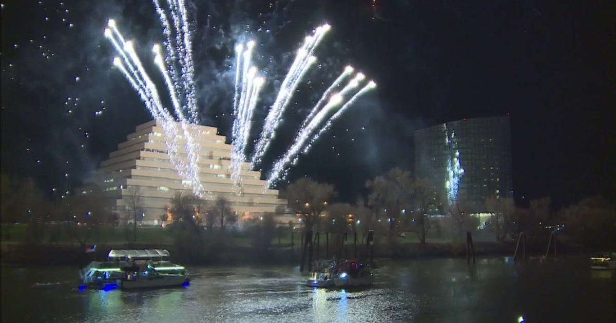 Old Sacramento Celebrates New Year's Eve Early In Chilly Weather - Good ...
