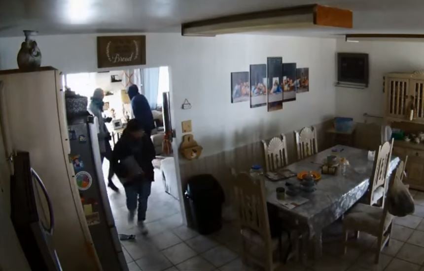 Get Out Ive Got A Gun Mother In Law Scares Off 4 Armed Burglars