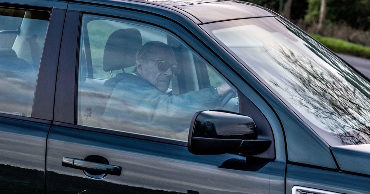 Prince Philip back behind wheel without seatbelt 2 days after crash as ...