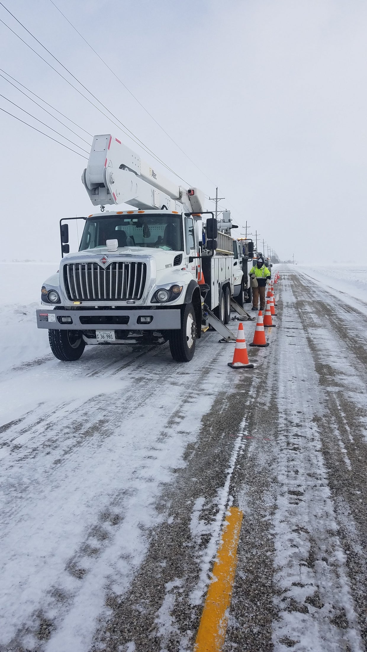 About 2,000 ComEd Customers Without Power Amid Brutal Cold - CBS Chicago