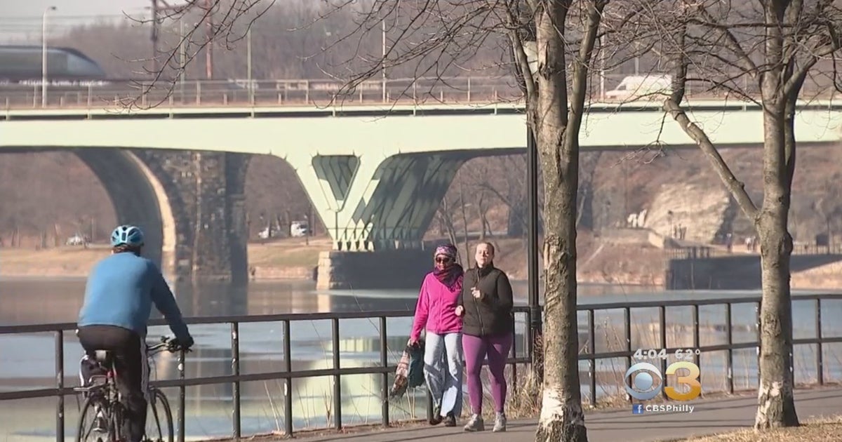 Philadelphia Residents Soaking Up Spring-Like Weather While They Can ...