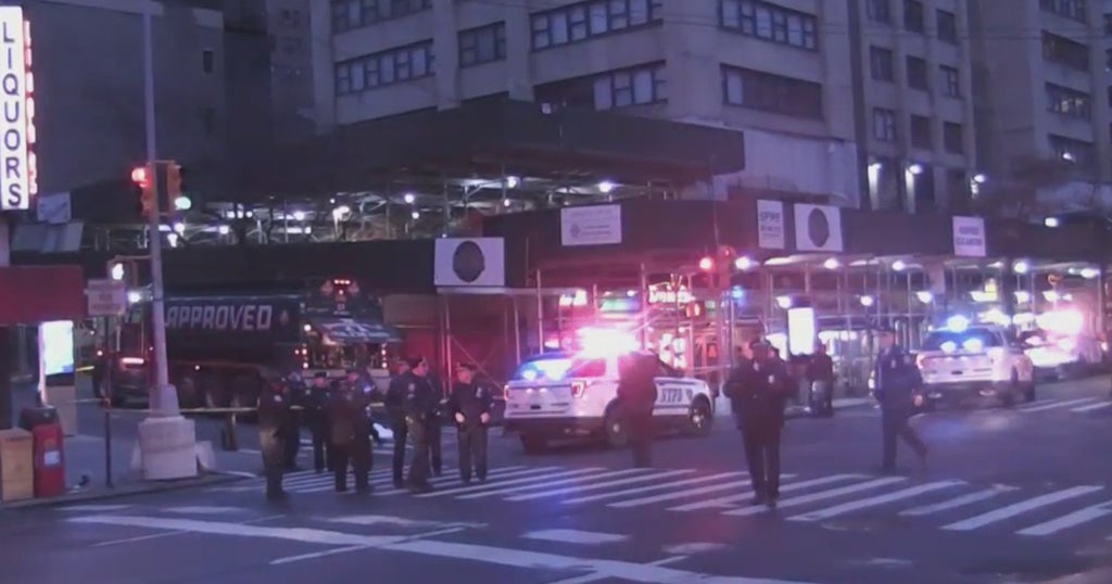 Woman Fatally Struck By Gas Truck In Manhattan Cbs New York