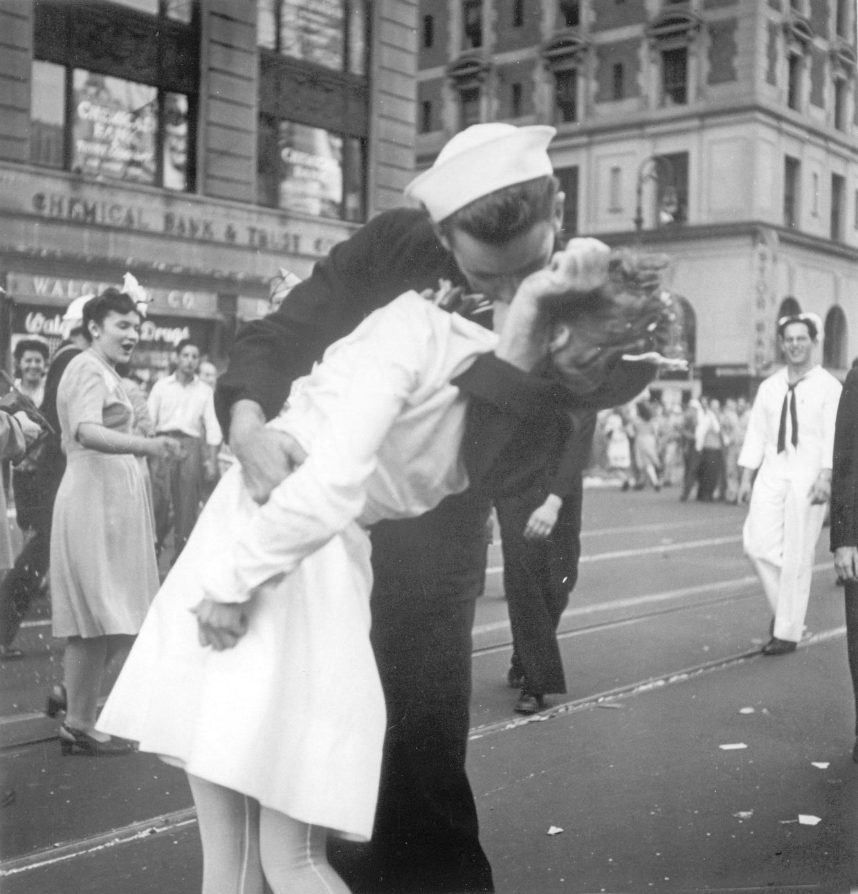 George Mendonsa dies; WWII sailor kissing nurse in Times Square from ...