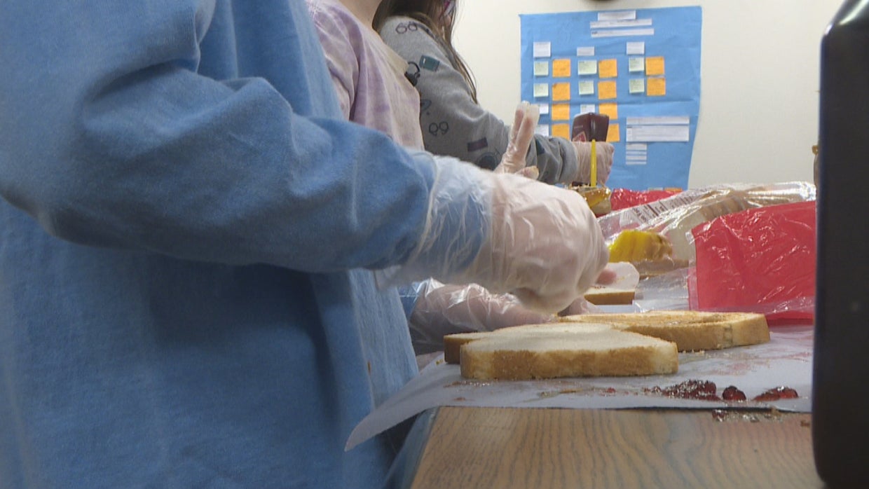 2nd Graders Help Homeless By Making, Delivering PB&J Sandwiches - CBS ...