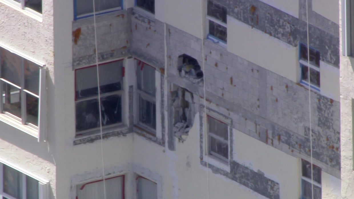 One Dead In Banner Plane Crash In Fort Lauderdale - CBS Miami