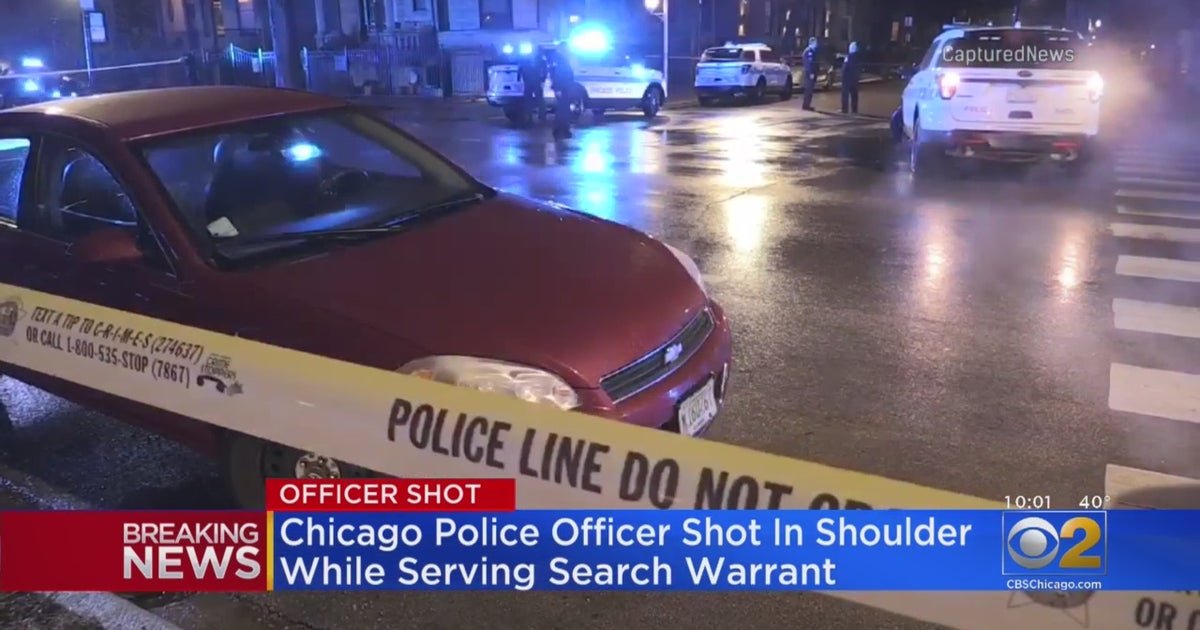 Chicago Police Officer Shot In Humboldt Park, Suspect In Custody - CBS ...