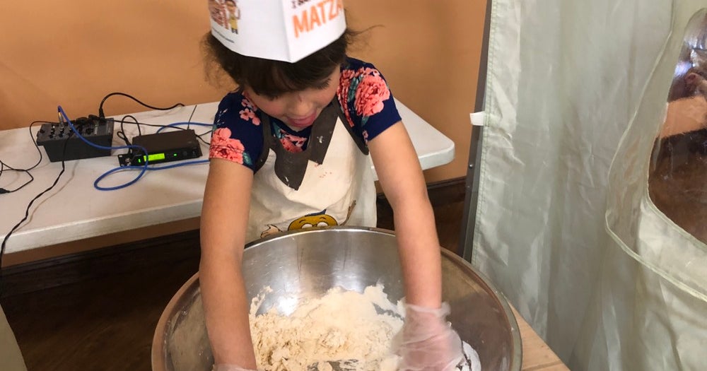 Making Matzah And Memories: Kids Learn To Make Matzah Ahead Of Passover ...