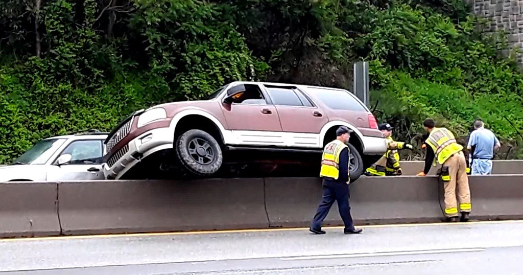 SUV Drives Onto Median On Parkway East Inbound - CBS Pittsburgh