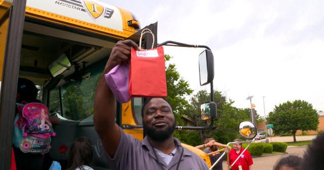 Texas school bus driver gives more than just a ride - CBS News